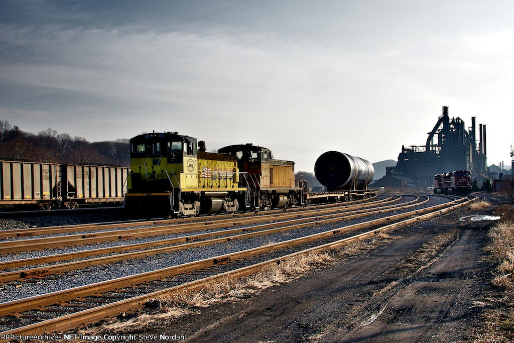 LVRB Delivers NS's O53 H/W load to River Yard